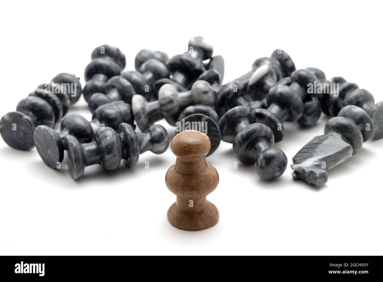 Chess pieces falling hi-res stock photography and images - Alamy