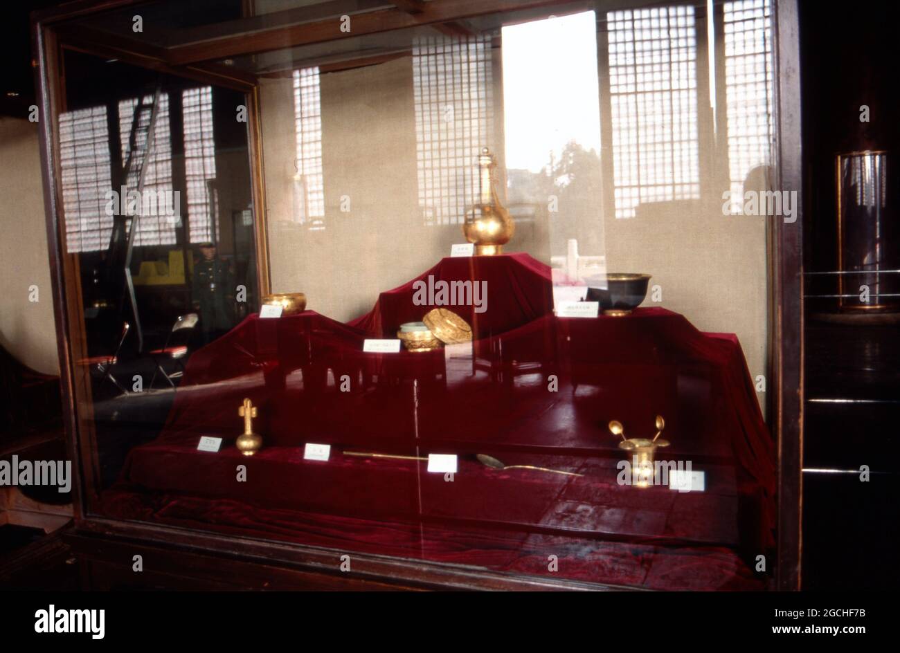 Im Museum auf dem Areal der Ming-Gräber in Peking, China 1998. At the ...