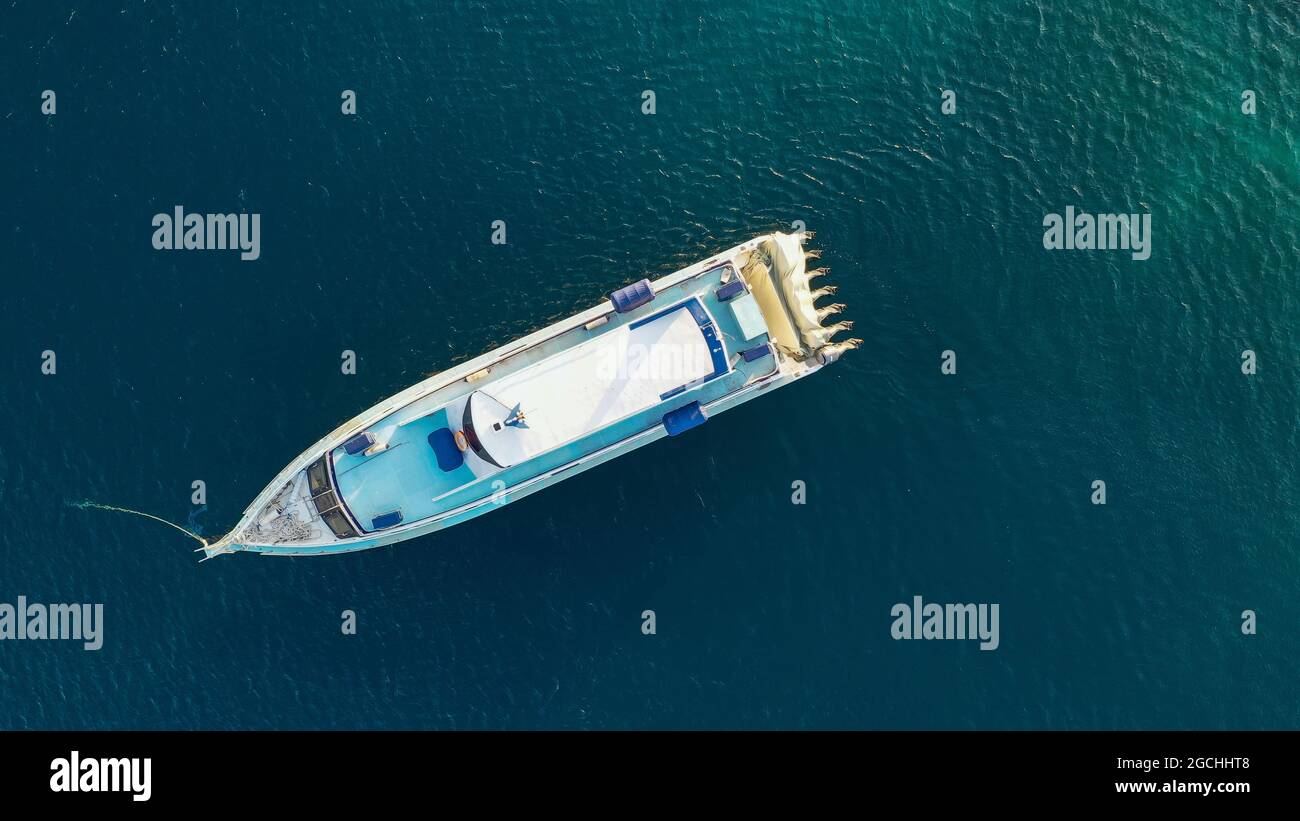 Top down ultra wide photo of big speed boat anchored in tropical exotic ...