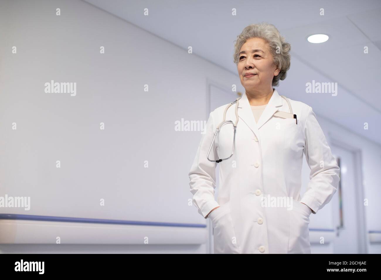 Female doctor name tag hi-res stock photography and images - Alamy