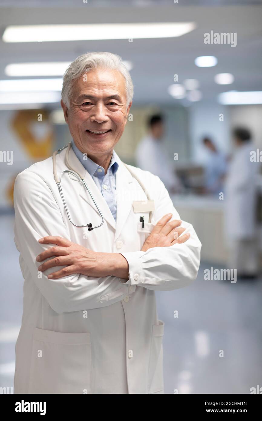 Portrait of senior doctor Stock Photo - Alamy