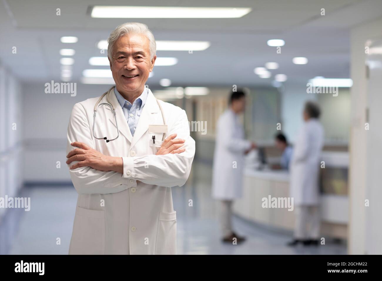 Portrait of senior doctor Stock Photo - Alamy