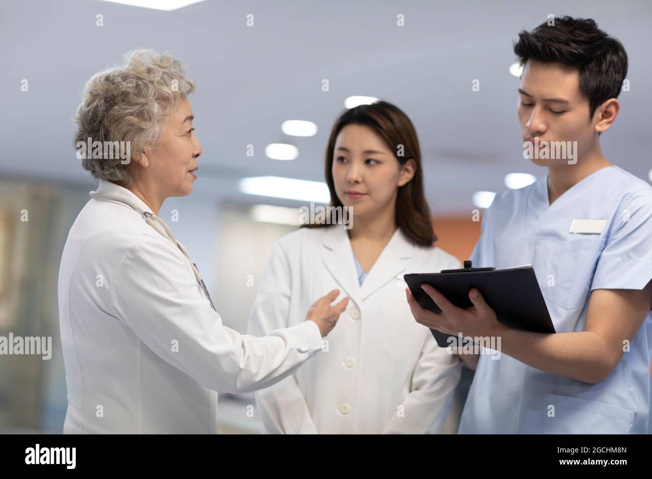 Doctors talking in hospital corridor Stock Photo - Alamy