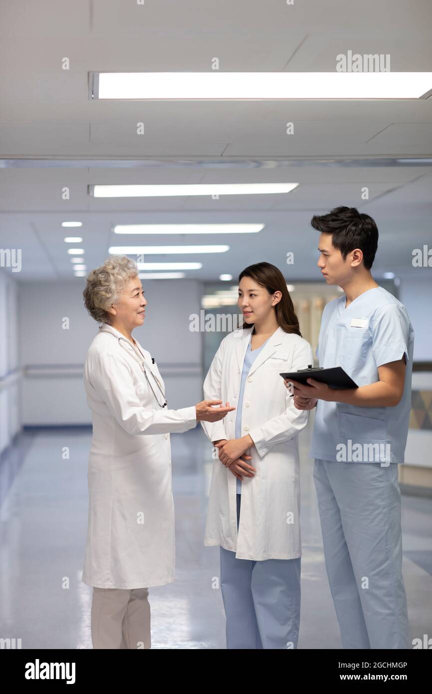 Doctors talking in hospital corridor Stock Photo - Alamy