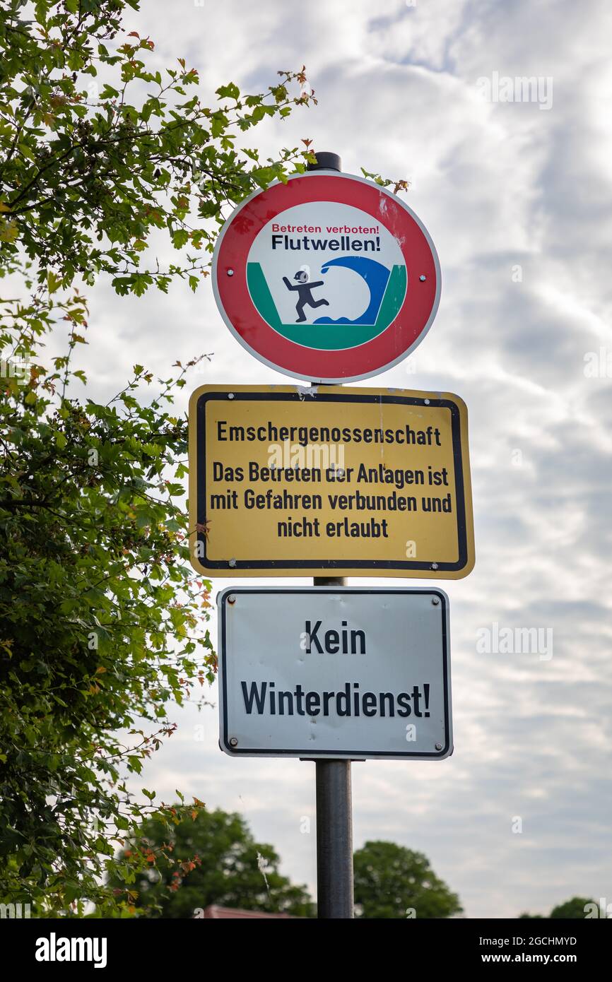 Warning signpost: Beware of rolers on river Emscher Stock Photo - Alamy