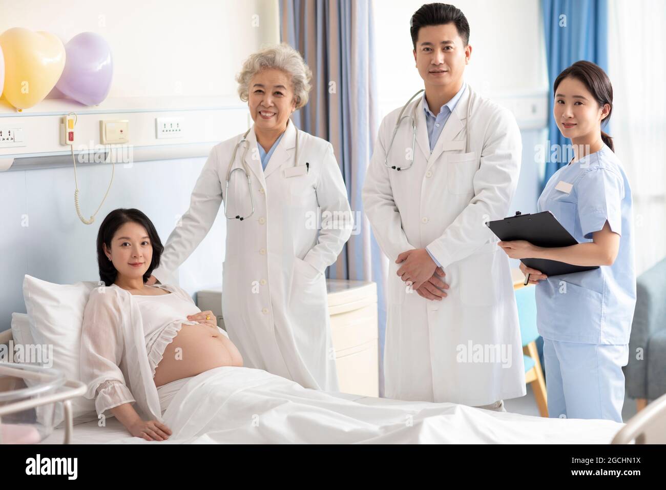 Doctor examining pregnant woman in hospital ward Stock Photo - Alamy