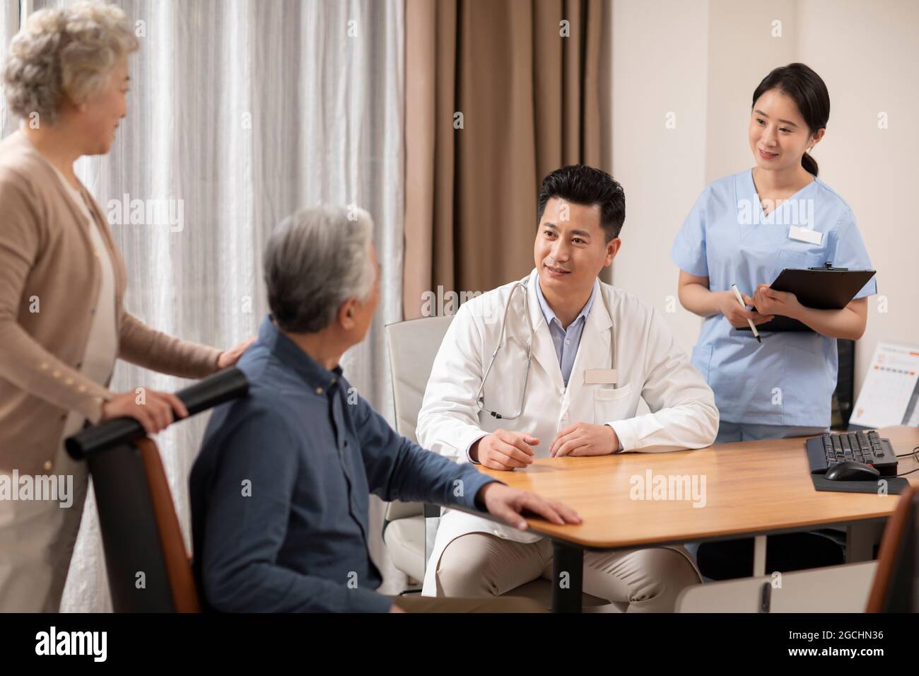 Nurse taking patient ray hi-res stock photography and images - Alamy