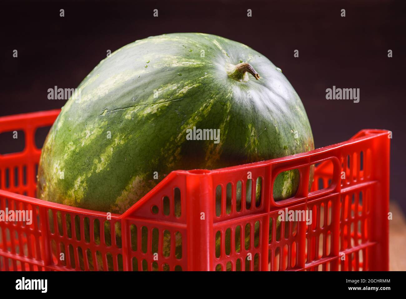 Plastic crate table hi-res stock photography and images - Alamy