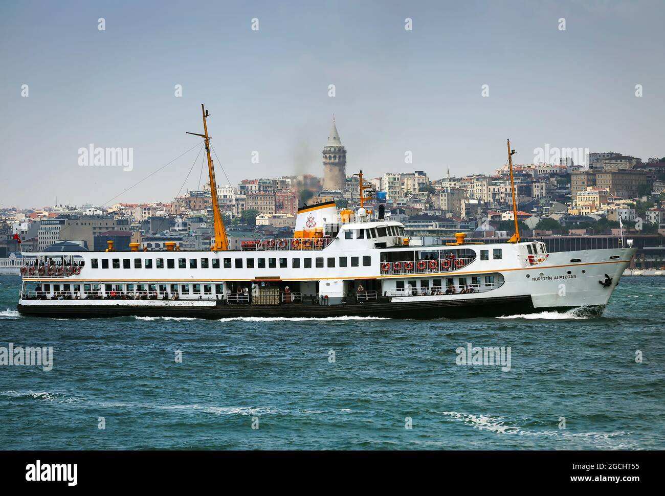 People getting on ferry boat hi-res stock photography and images - Alamy