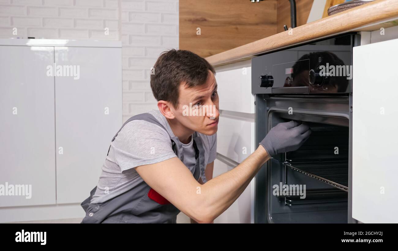 Broken oven hi-res stock photography and images - Alamy