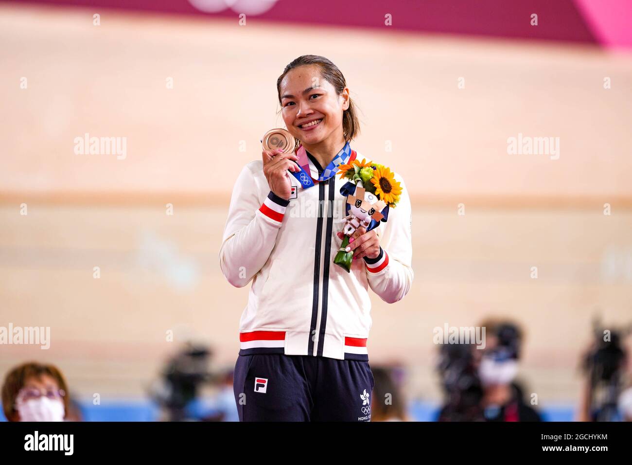 Lee Wai Sze (HKG) poses with the bronze medal, AUGUST 8, 2021 - Cycling ...