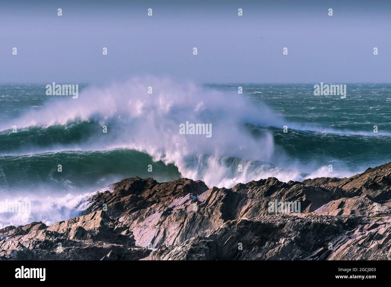 Wild waves breaking over the Cribbar Reef off Towan Head in Fistral Bay ...