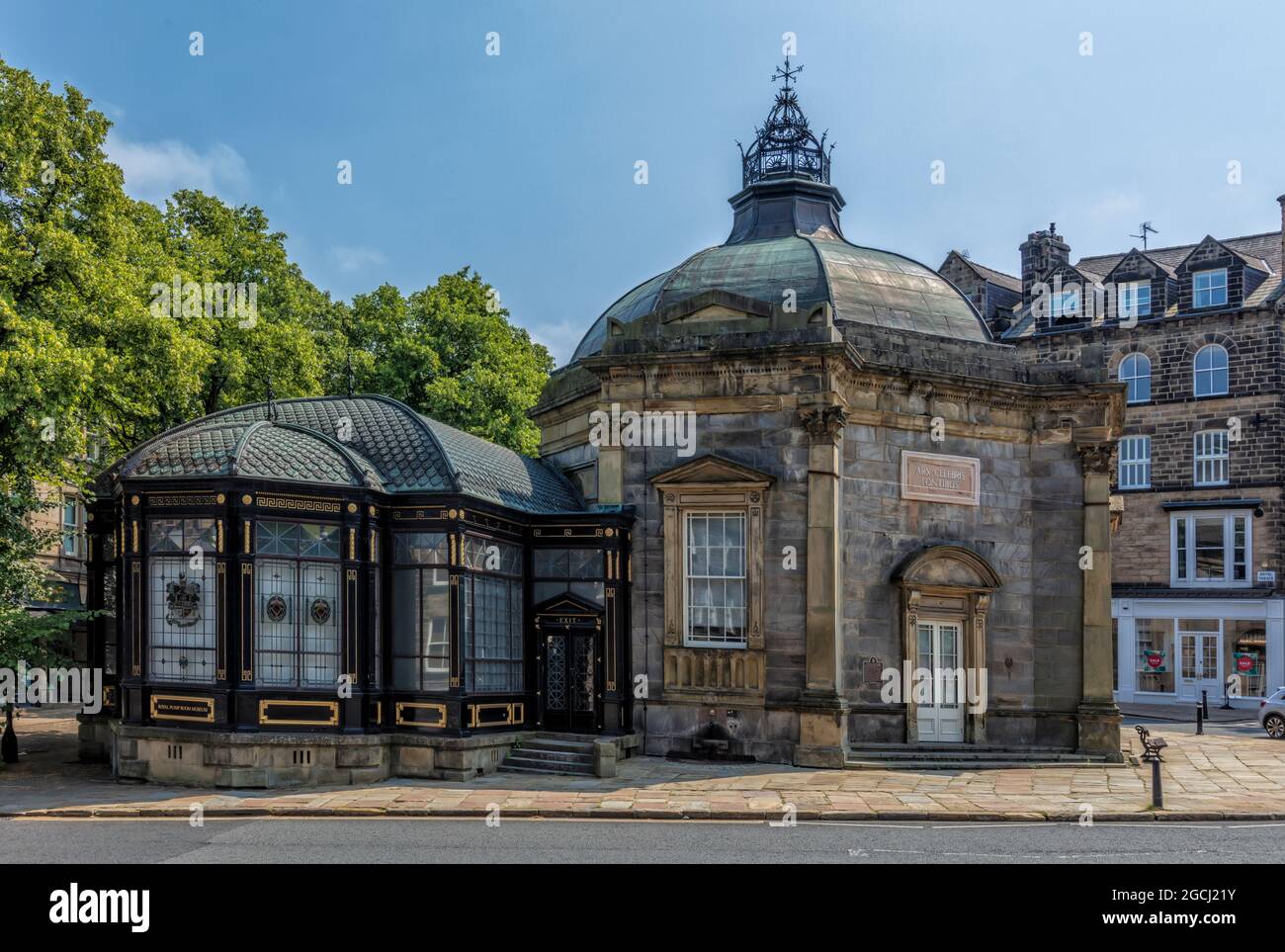 Historic yorkshire architecture building hi-res stock photography and ...