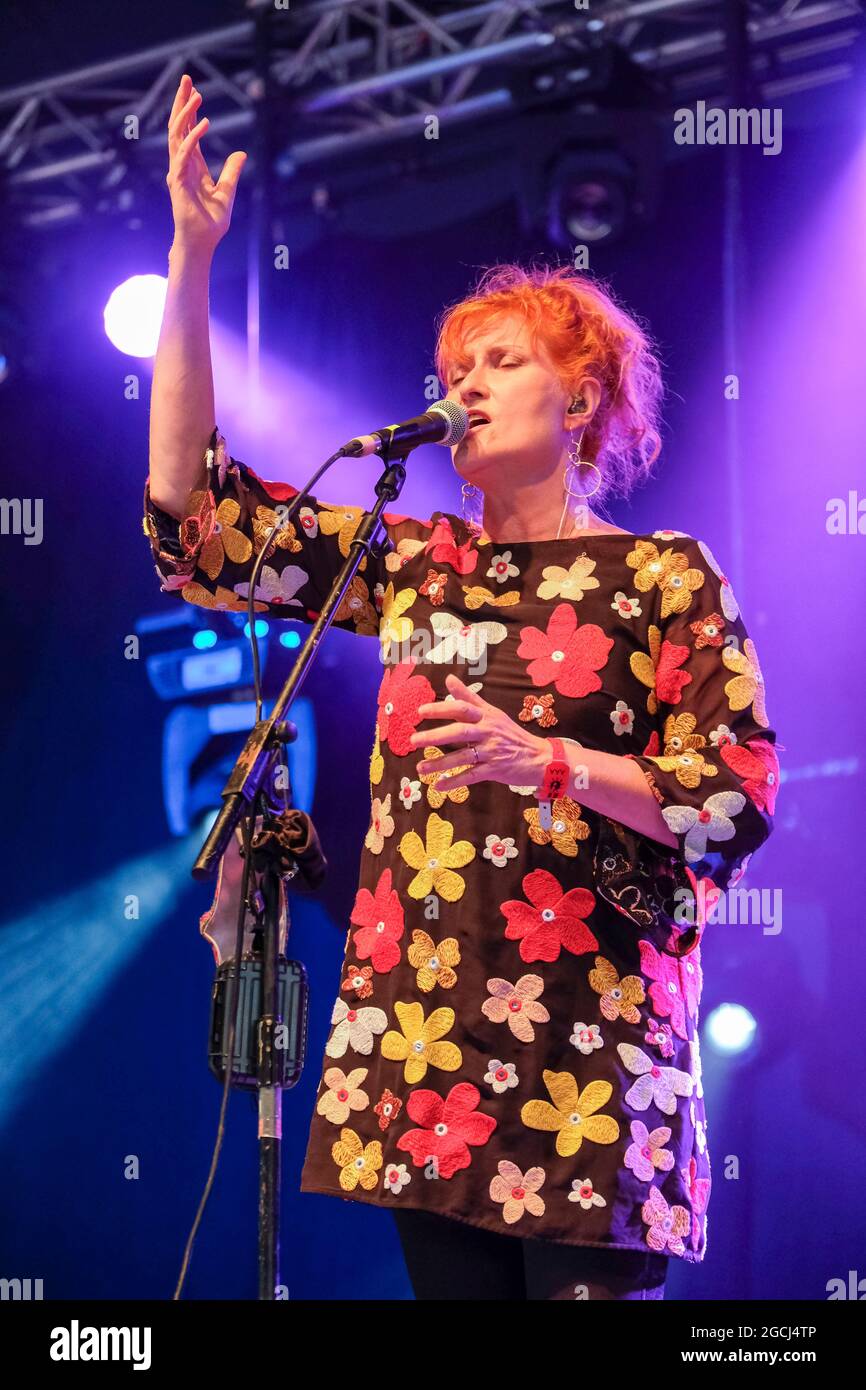 Scottish singer-songwriter Eddi Reader performing at the Wickham ...