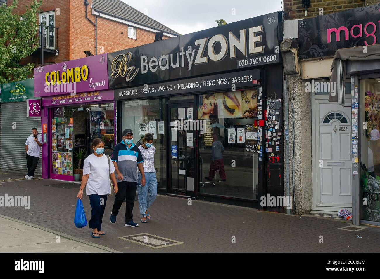 Hayes, London Borough of Hillingdon, UK. 5th August, 2021. Shoppers ...