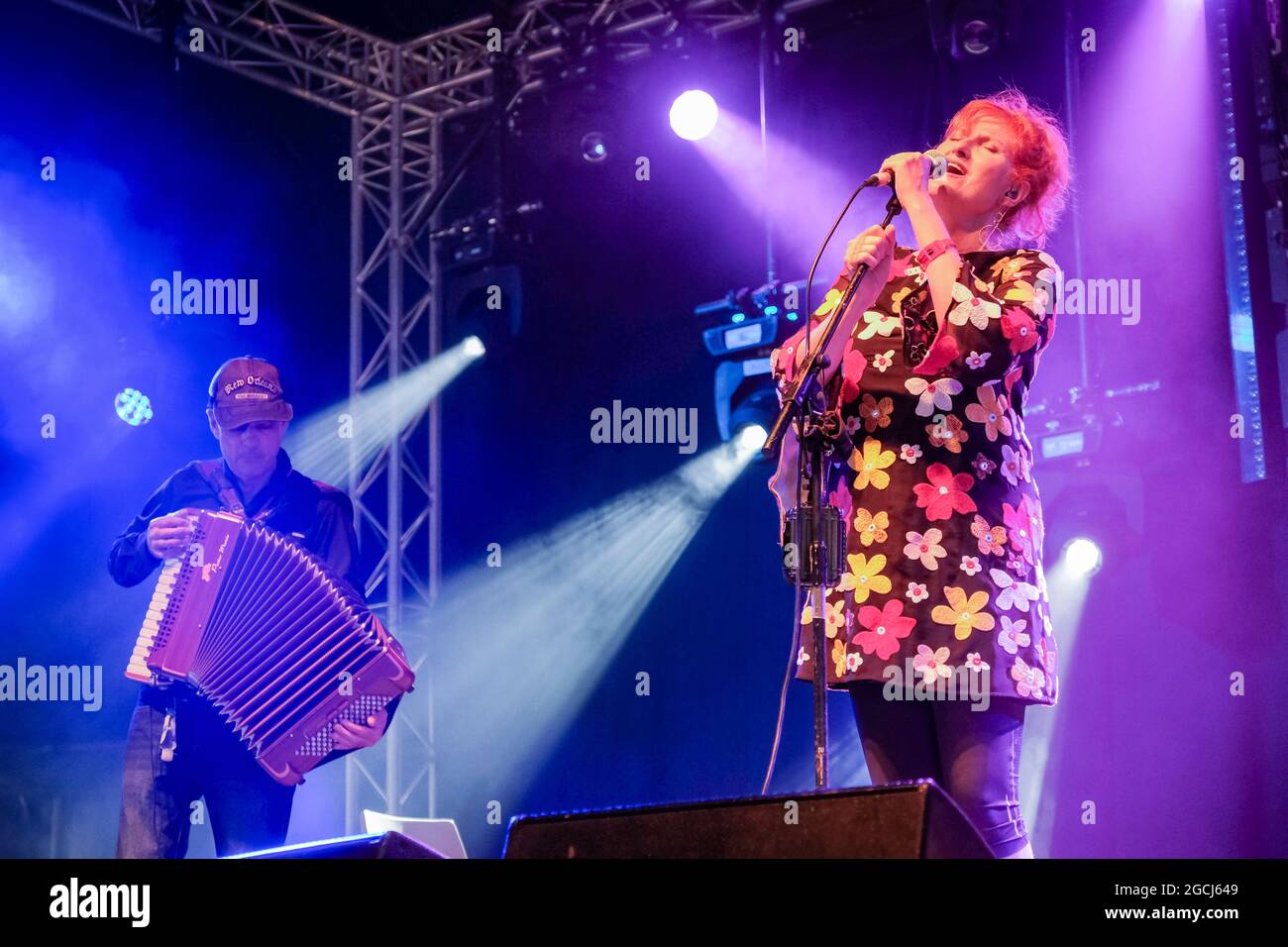 Scottish singer-songwriter Eddi Reader performing at the Wickham ...