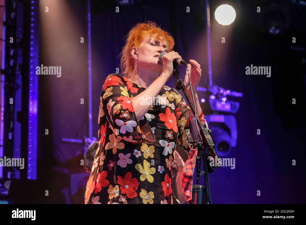 Scottish singer-songwriter Eddi Reader performing at the Wickham ...
