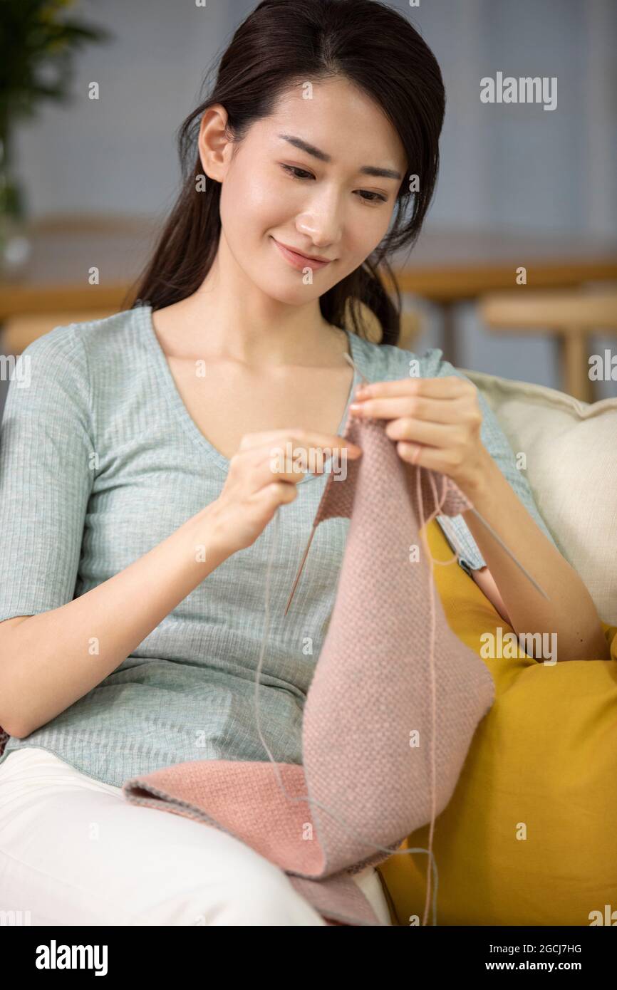 Three women knitting hi-res stock photography and images - Alamy