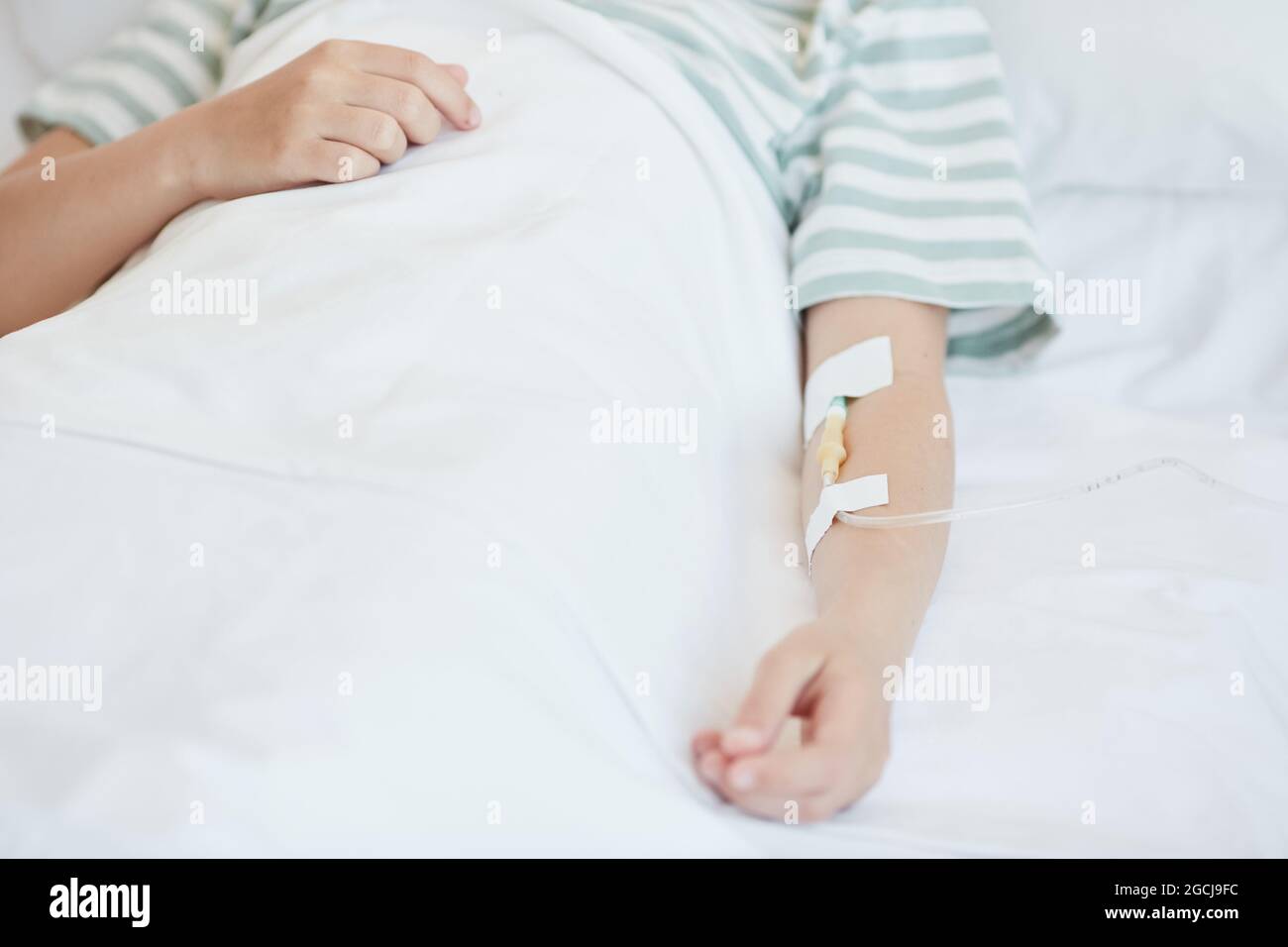 Iv drip in arm hi-res stock photography and images - Alamy