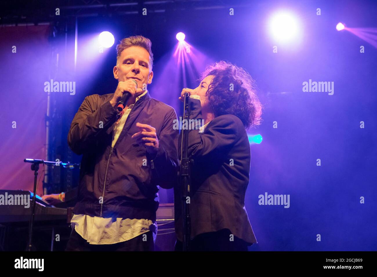 Ricky Ross and Lorraine McIntosh of Deacon Blue performing at the ...