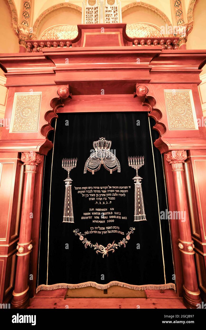 09 August 2021, Schleswig-Holstein, Lübeck: View of the Torah shrine in ...