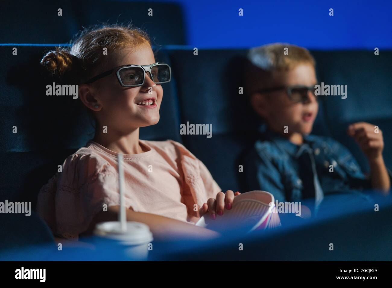 Kids watching movie cinema hi-res stock photography and images - Alamy