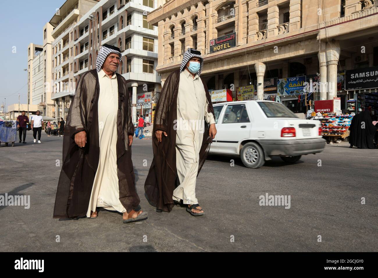 Middle east men fashion hi-res stock photography and images - Alamy