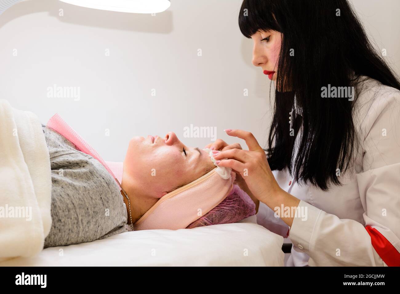 Flushing cryo-mask, skin rejuvenation and restoration procedure ...