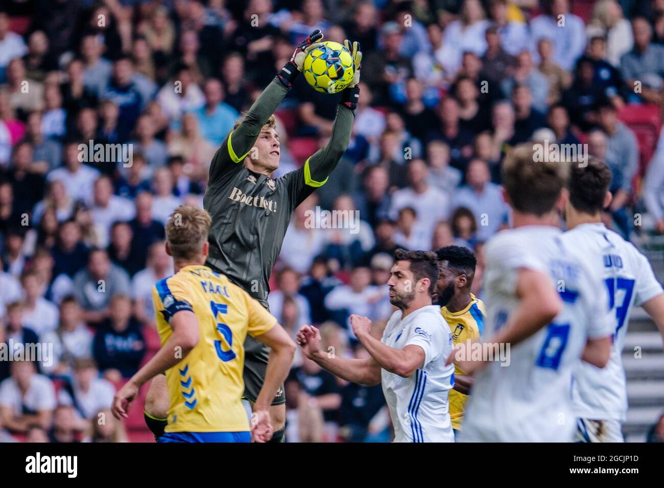 Copenhagen, Denmark. 08th Aug, 2021. Goalkeeper Mads Hermansen (30) of ...
