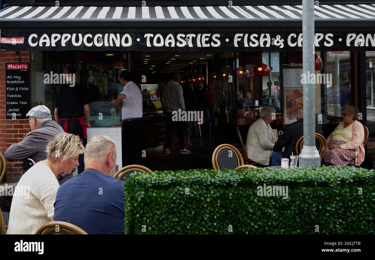 Inside and outside view of Macaris café in Bognor Regis Stock Photo - Alamy