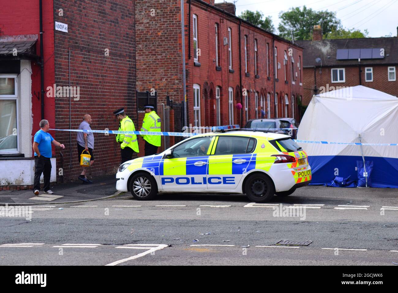 Manchester police car crime scene hi-res stock photography and images ...