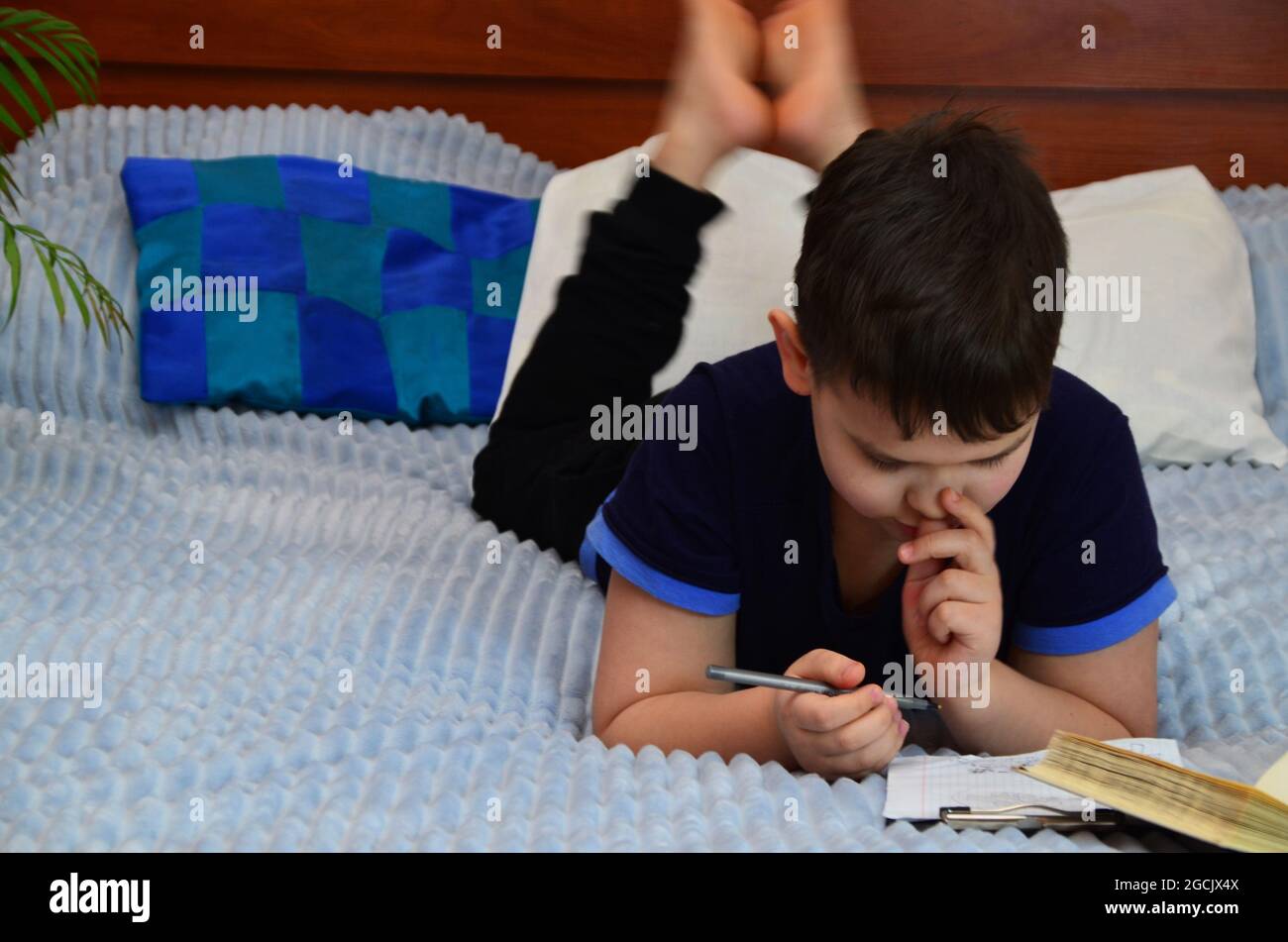 Teenager girl doing housework hi-res stock photography and images - Alamy