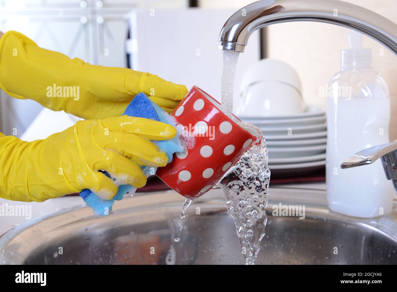 Close up hands of woman washing dishes in kitchen Stock Photo - Alamy