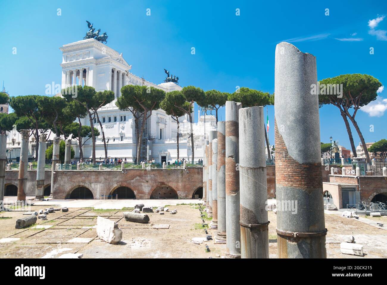 Sunny day in rome hi-res stock photography and images - Alamy