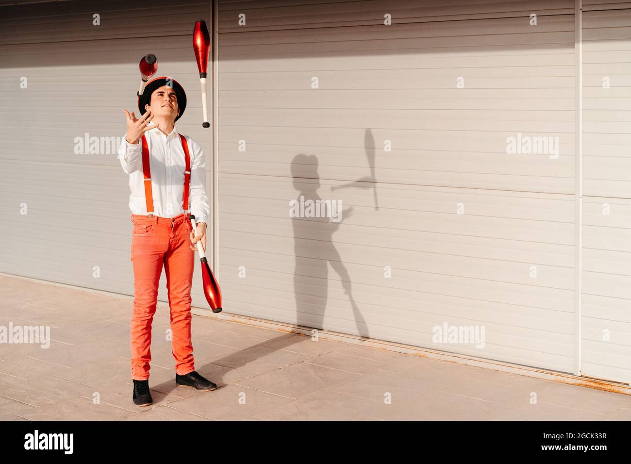 Male circus performer hi-res stock photography and images - Alamy