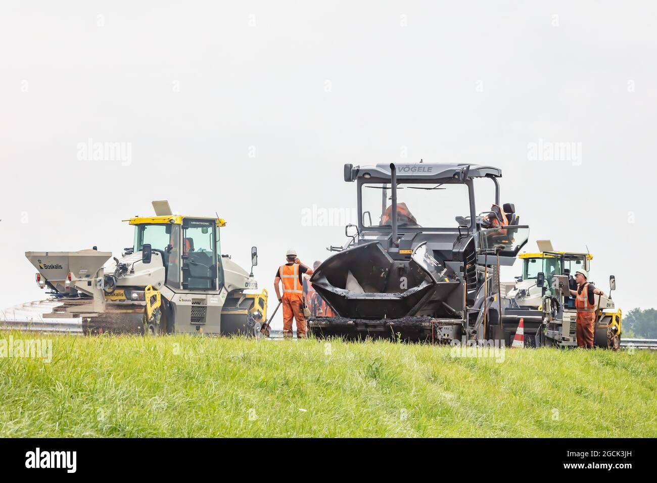 Steam roller paving street hi-res stock photography and images - Alamy