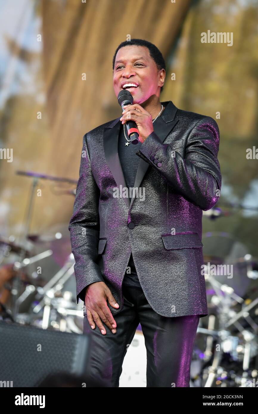 Babyface on stage hi-res stock photography and images - Alamy