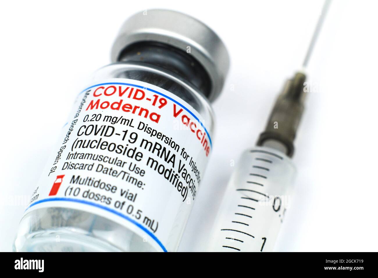 Madrid, Spain- August 6, 2021: Syringe and vial with Moderna covid-19 ...
