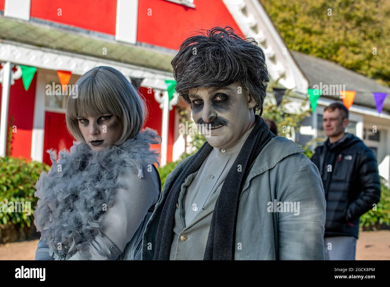 Alton Towers, Alton Ancestors Scare Actors and Towers Street Halloween ...