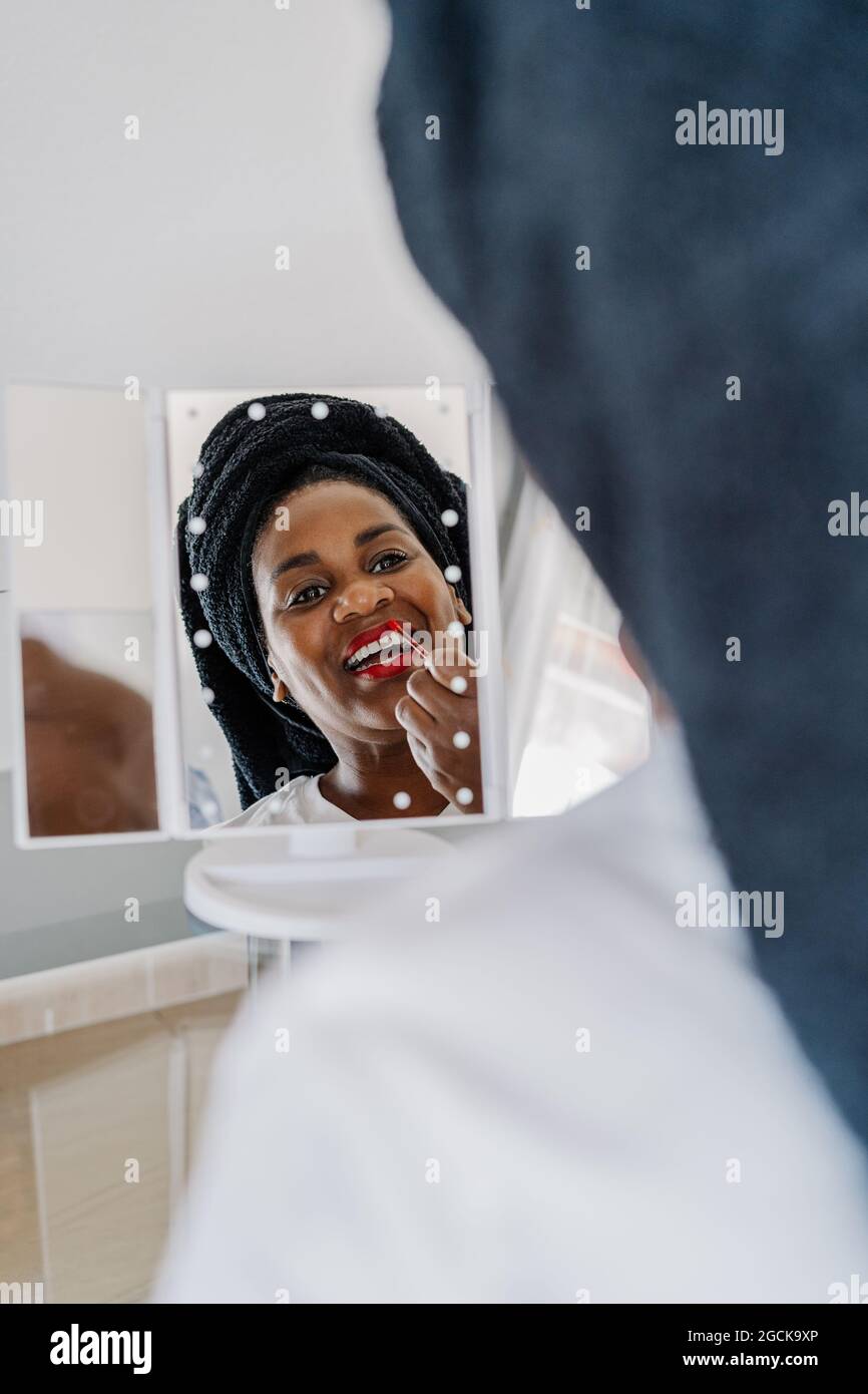 Man using telephoto lens hi-res stock photography and images - Alamy