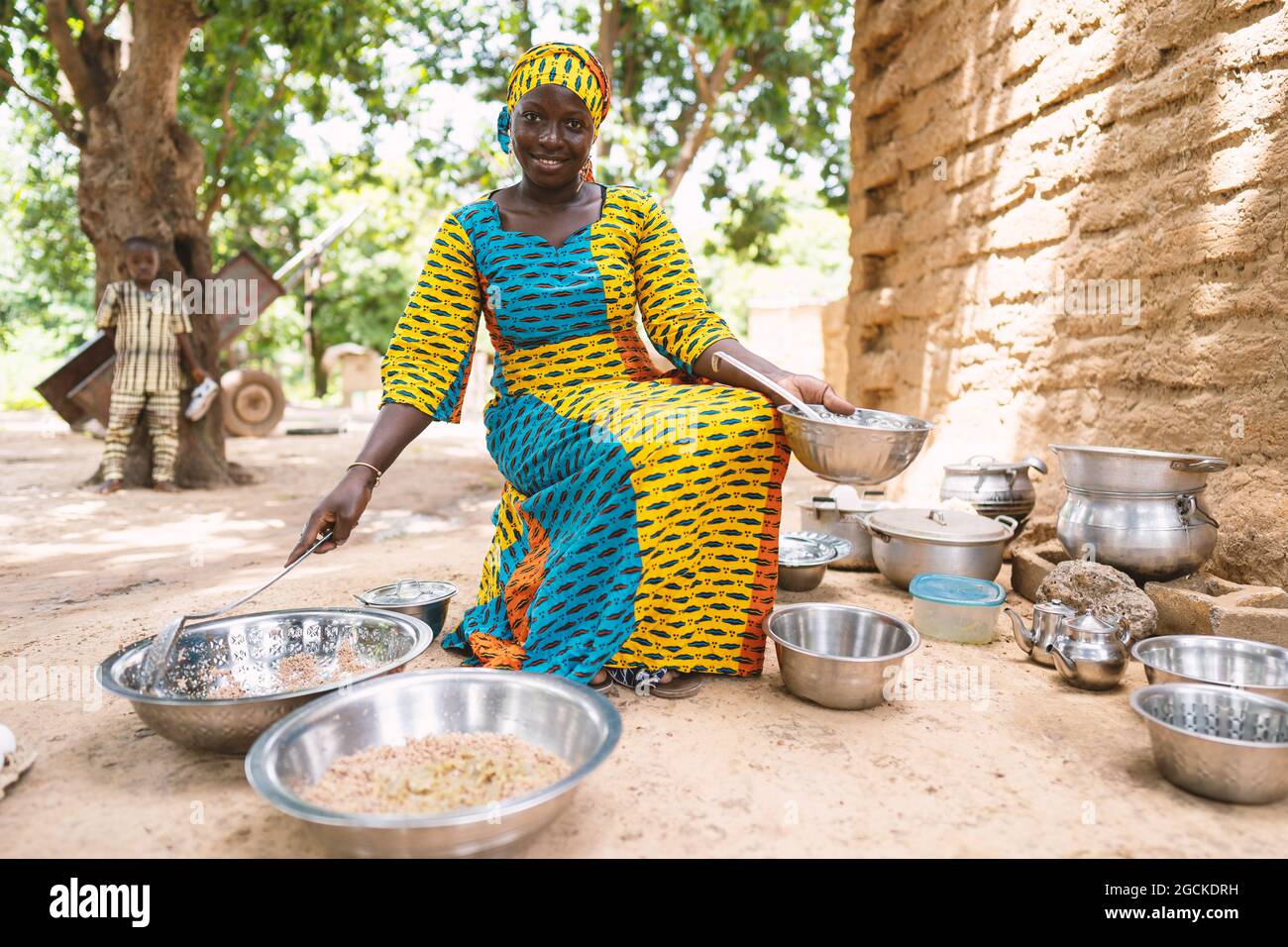 Black family smiling outside house hi-res stock photography and images ...