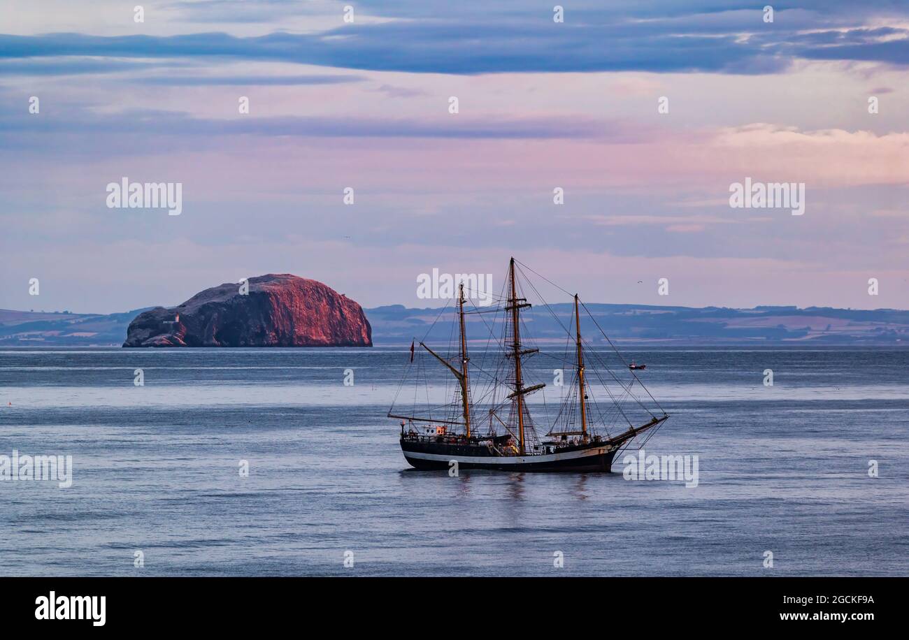 Tall ship bass rock hi-res stock photography and images - Alamy