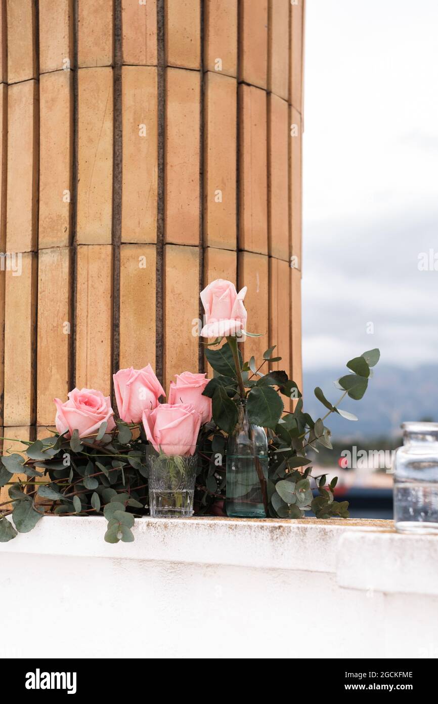 Bouquet of roses on the terrace hi-res stock photography and images - Alamy