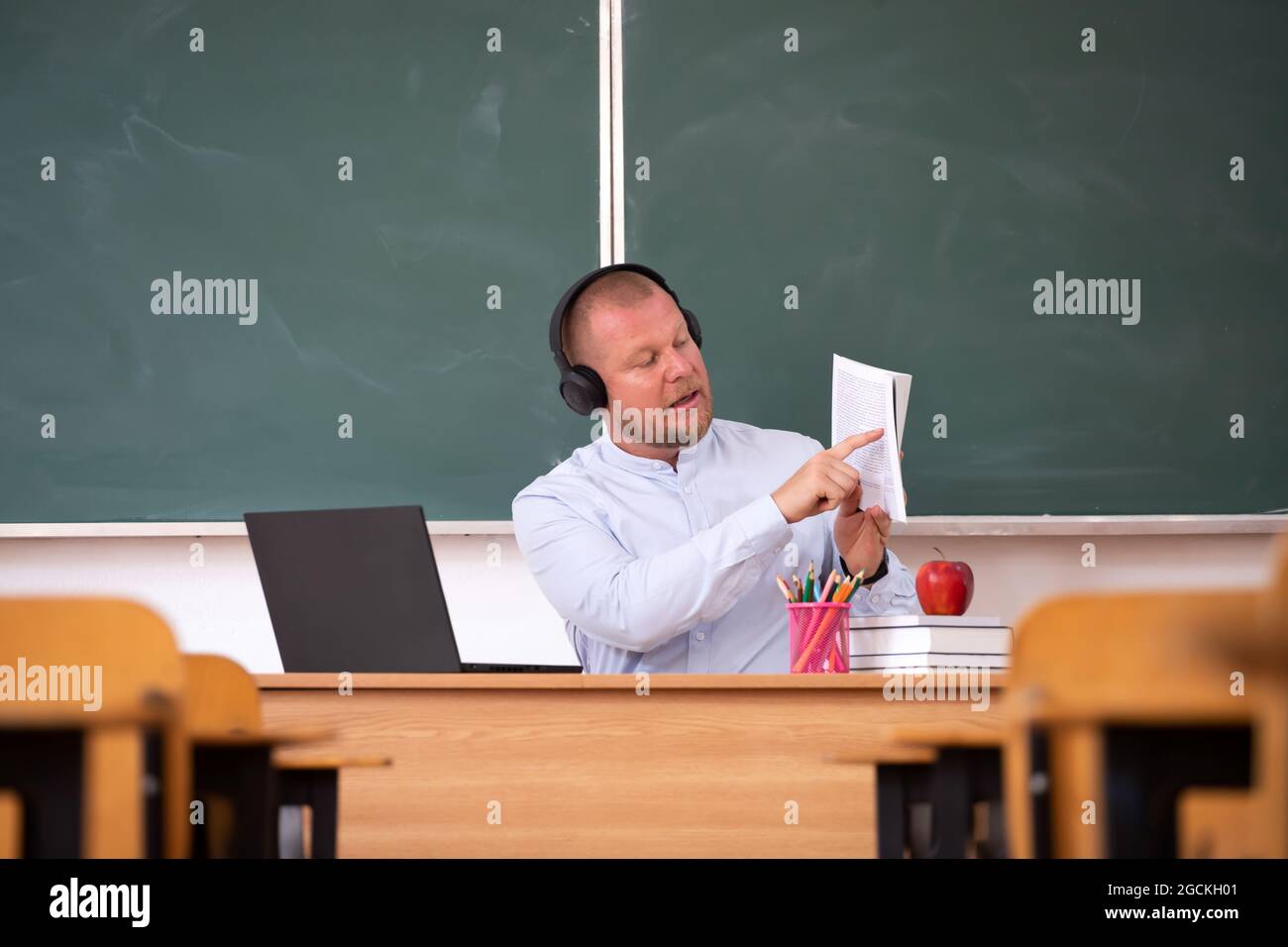 Back to School Concept. School teacher giving virtual teaching remote ...