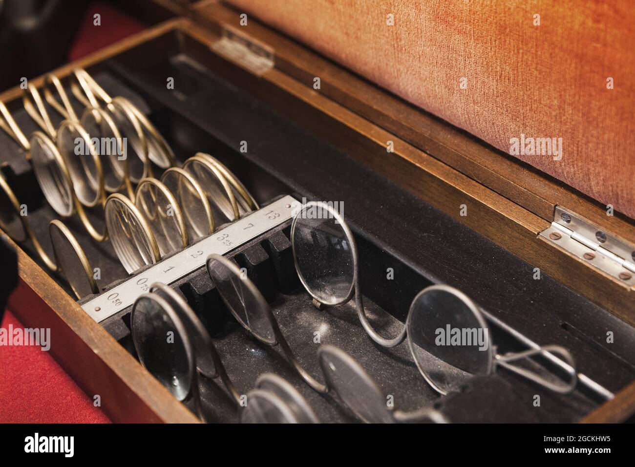 Doctor instrument antique hi-res stock photography and images - Alamy