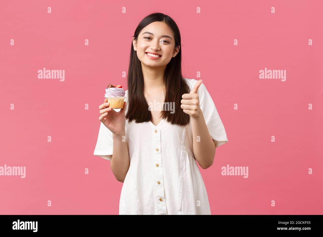 Food, cafe and restaurants, summer lifestyle concept. Happy asian woman ...