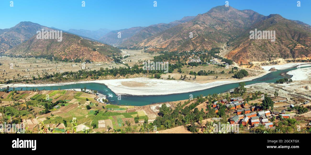 Autumnal view of Tamakoshi Nadi river in Nepalese himalayas - Beautiful ...