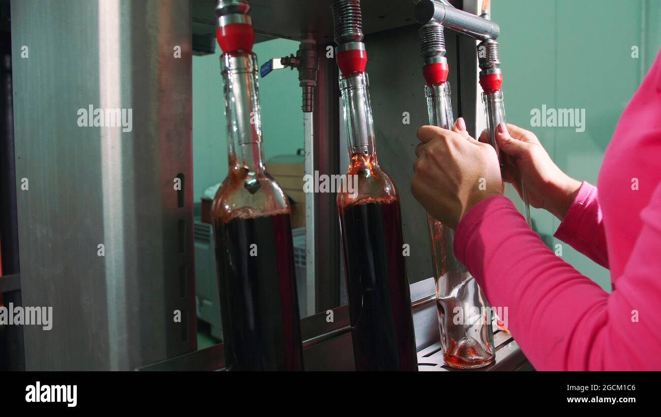 Wine manufacture hi-res stock photography and images - Alamy