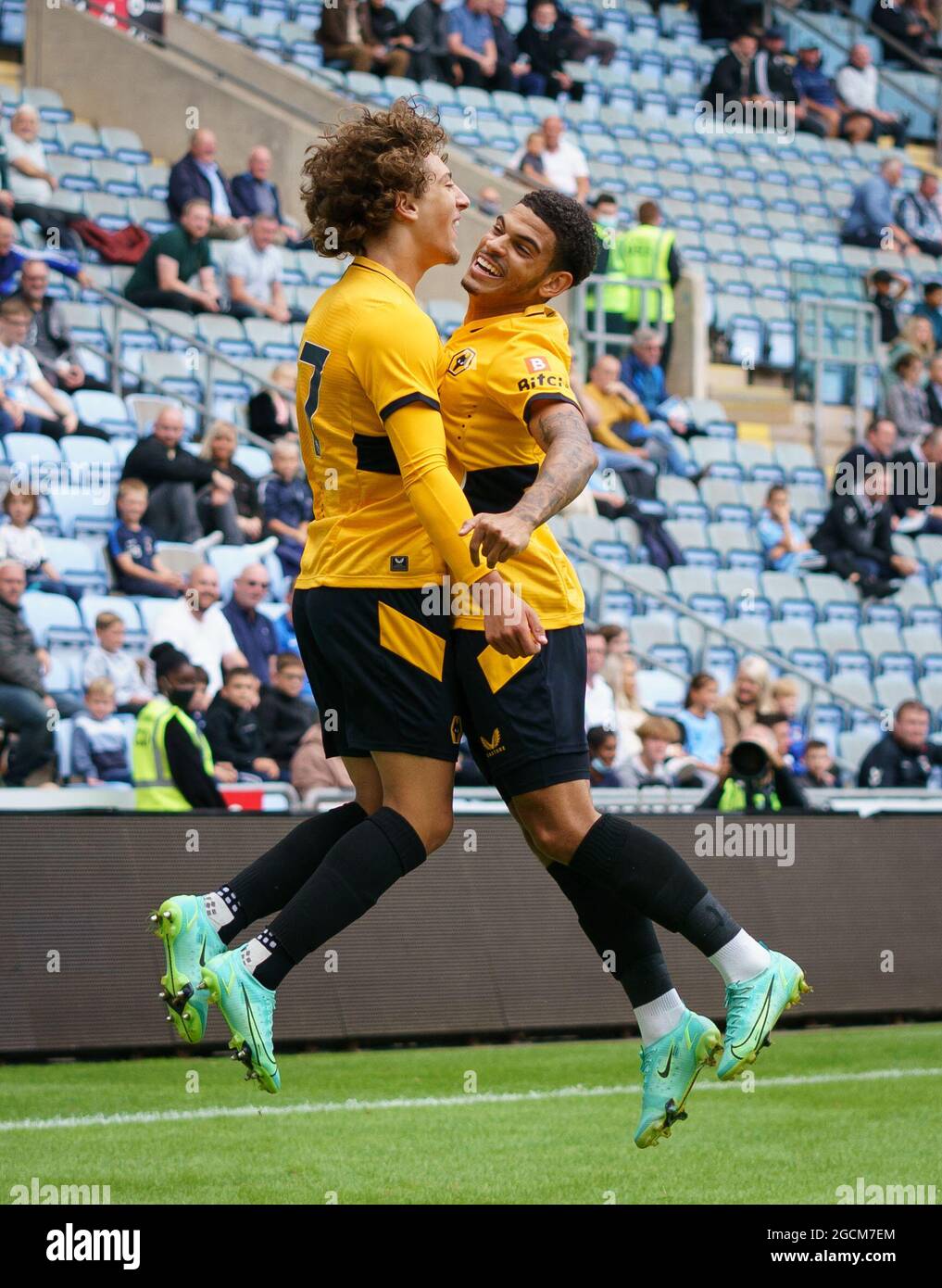 Morgan gibbs white wolves hi-res stock photography and images - Alamy