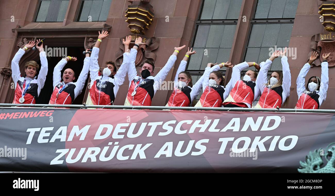 09 August 2021, Hessen, Frankfurt/Main: Olympic athletes stand on the ...